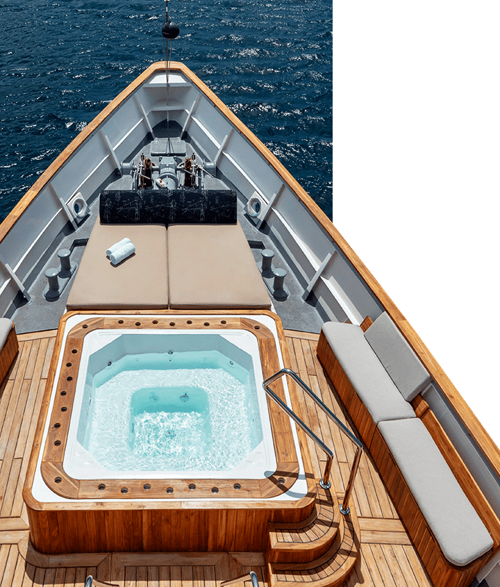 Quasar Grace Yacht - 2023 Remodel & Updates in Galapagos
